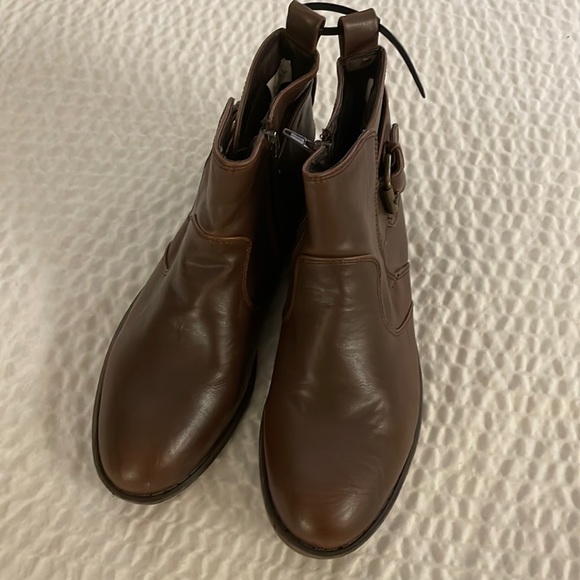 bucco capensis | Shoes | Bucco Capensis Side Zip Hollin Vegan Leather ...